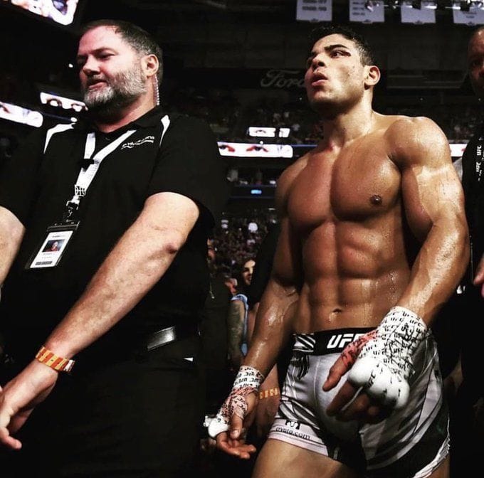 MMA Twitter enraged as unconscious fighter is put in an armbar with ...