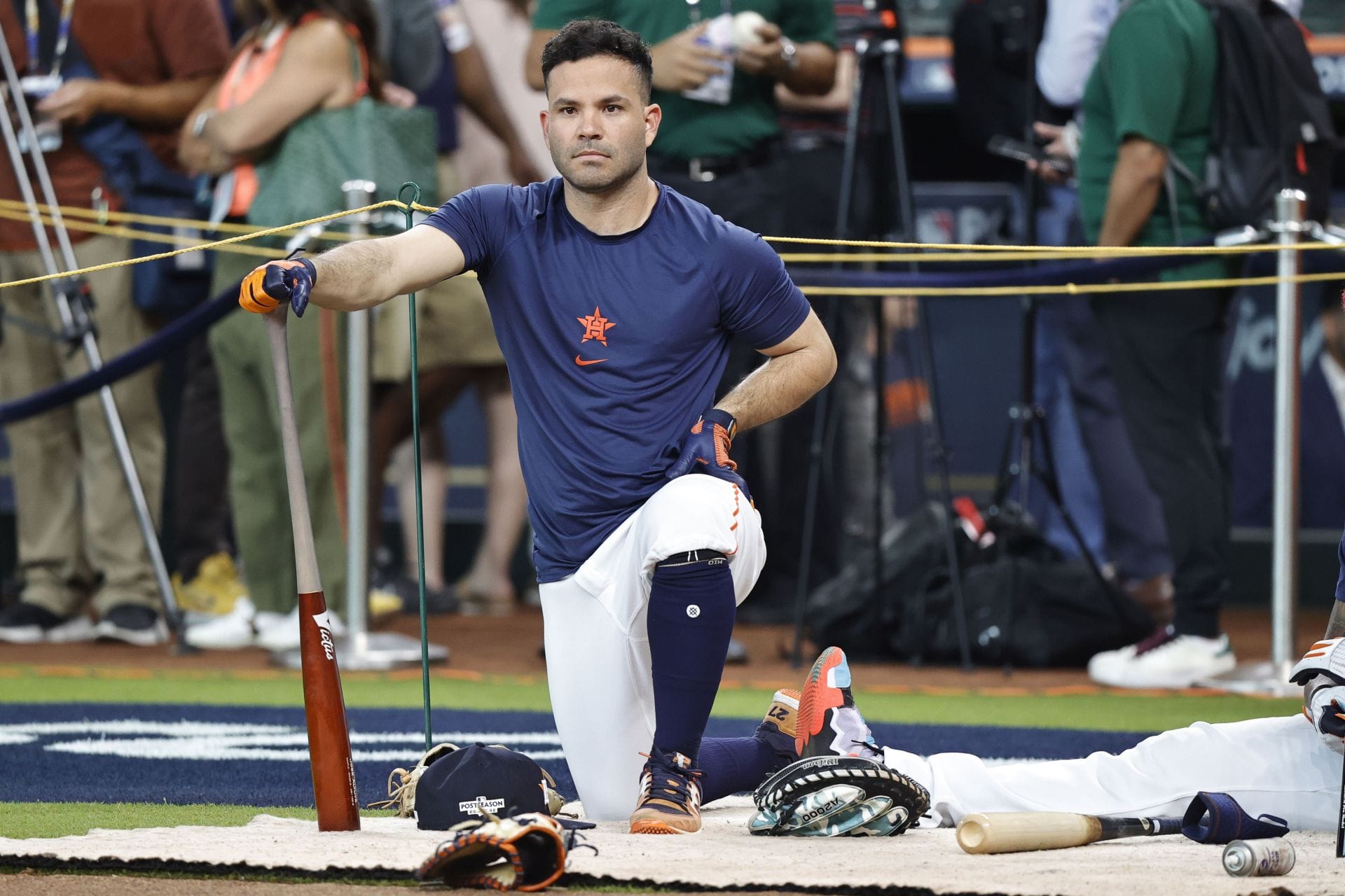 Houston Astros fans react to Jose Altuve hitting two home runs on two ...