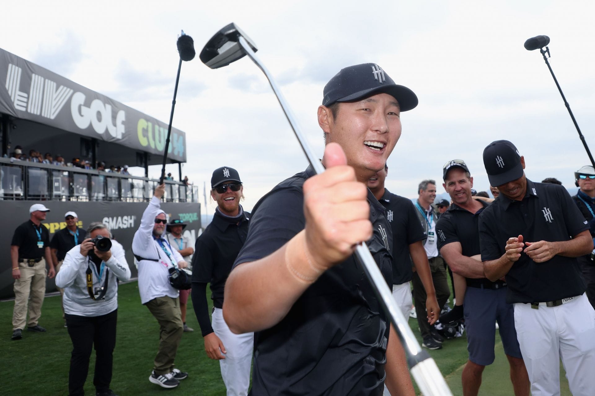 "Best golf we watched all day!" - Fans react as Fireballs GC, Danny Lee take victory at LIV Golf ...