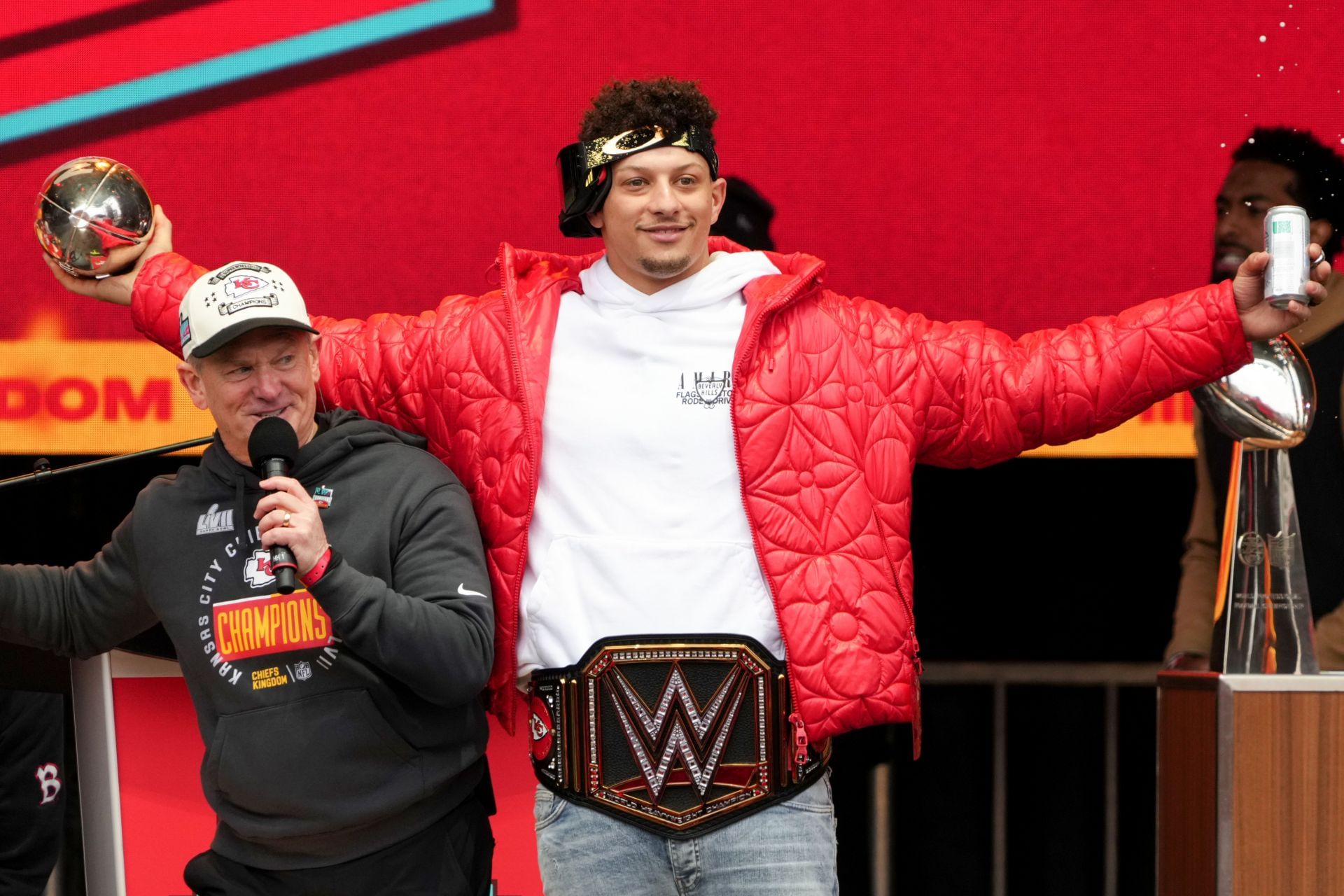 What is Patrick Mahomes' contract and salary breakdown?