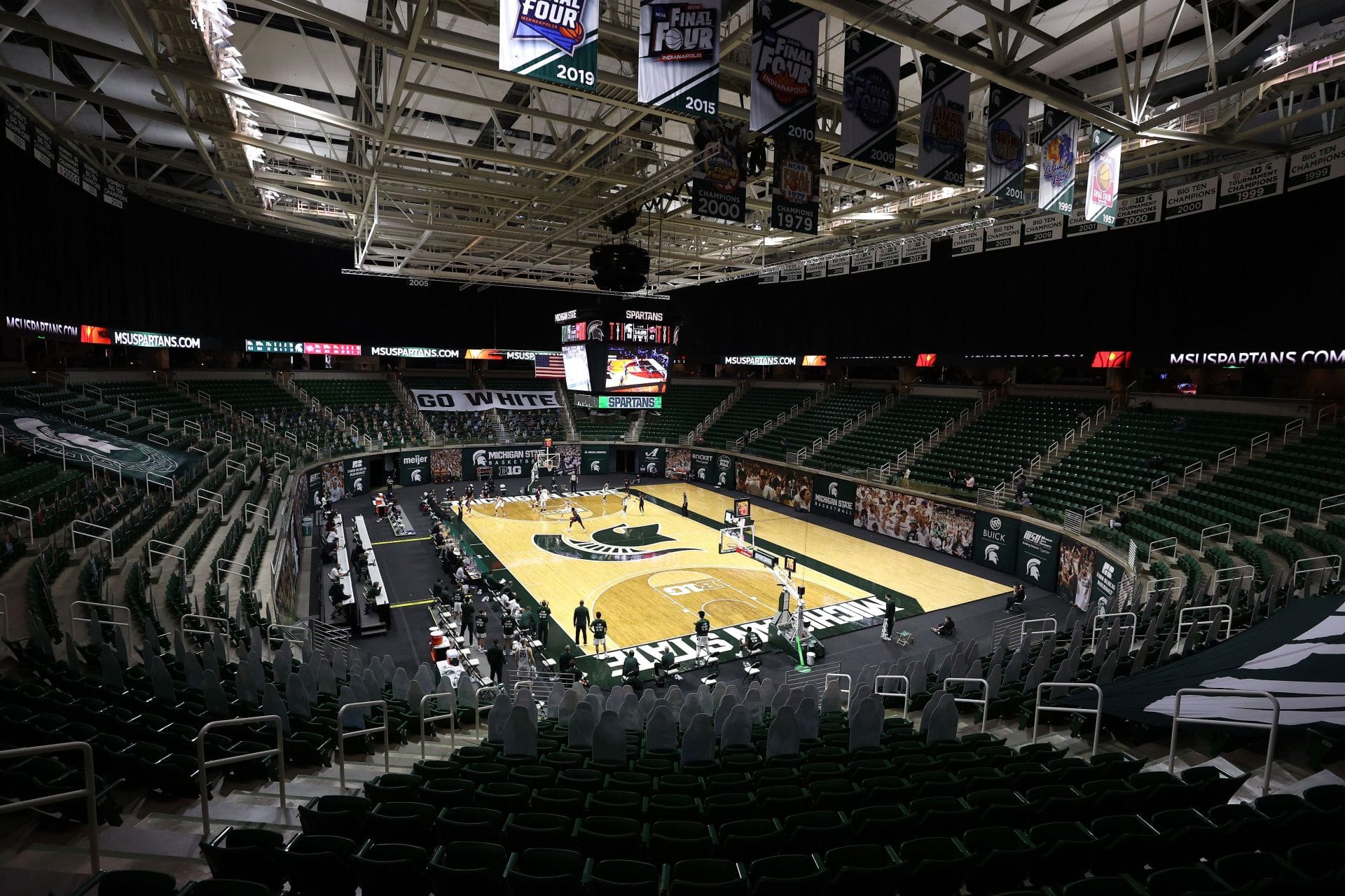 Can Antoine Davis still break Pistol Pete’s NCAA scoring record ...