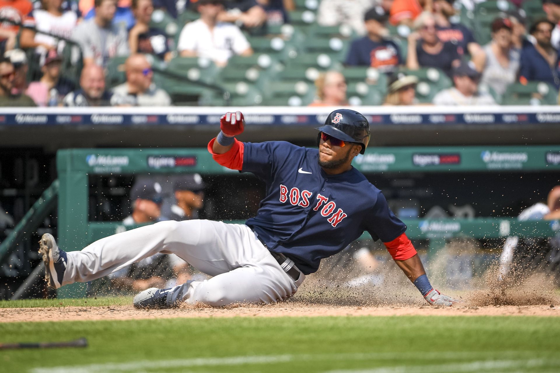 Fans buzzing after New York Yankees grab powerful lefty bat Franchy ...