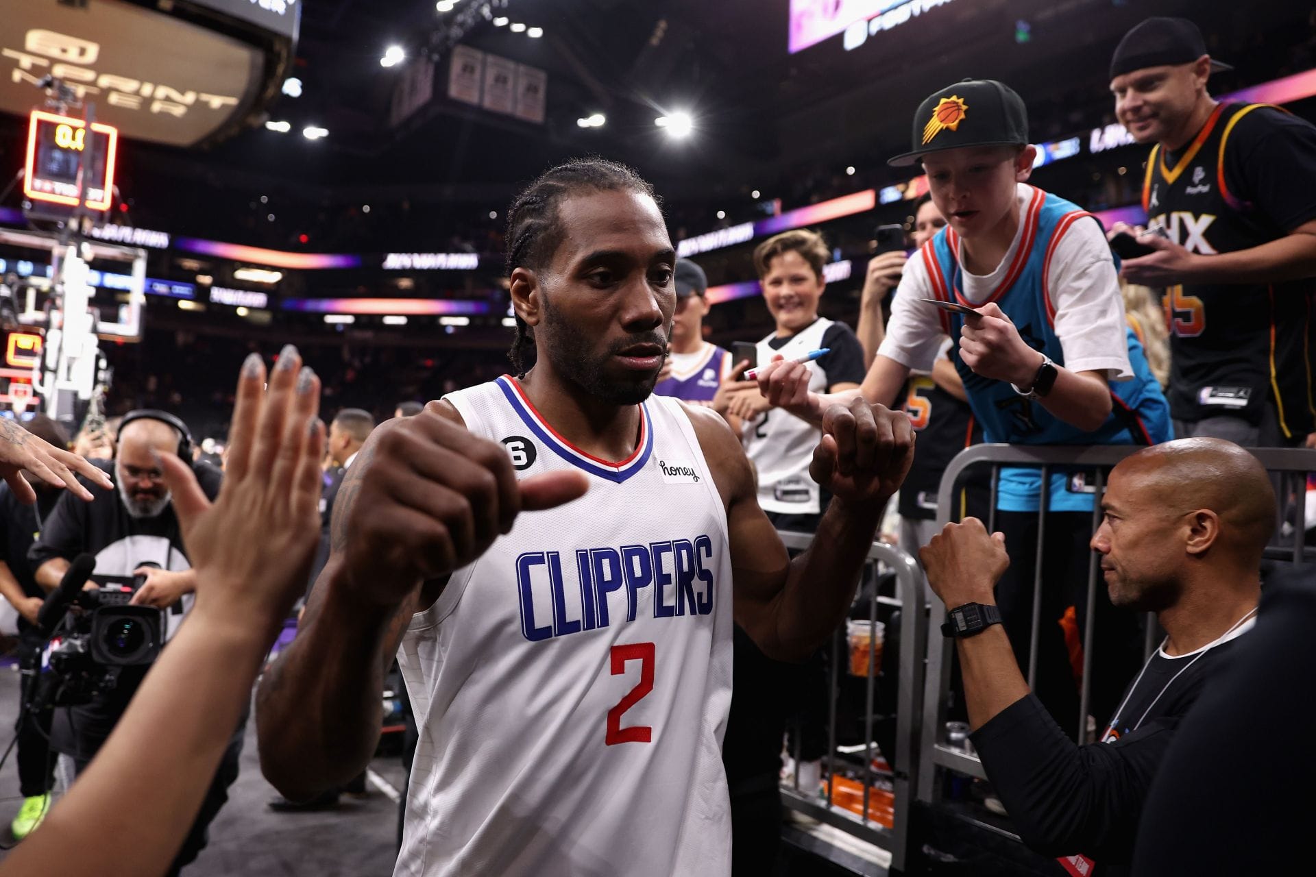 "Kawhi is KD’s father"- NBA fans applaud Kawhi Leonard after a 38-point ...