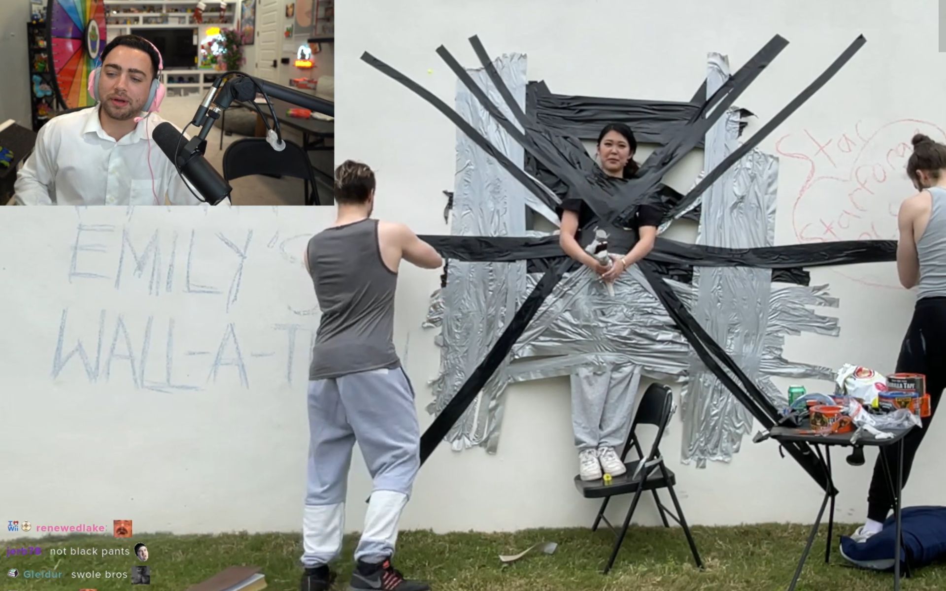 "F**king damn it, I wish I did this!" - Mizkif reacts to ExtraEmily's "Wall-A-Thon" stream