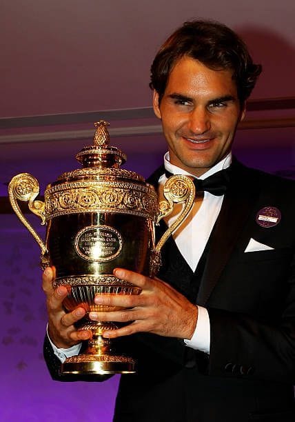 “Ronaldo can’t get this respect,” “GOAT respecting GOAT” – Fans salute ...