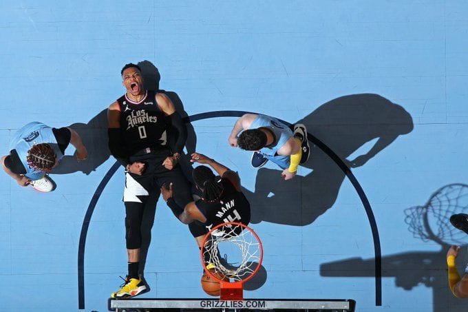 “Greatest Stat Padder of all time” - Fans troll LeBron James after ...