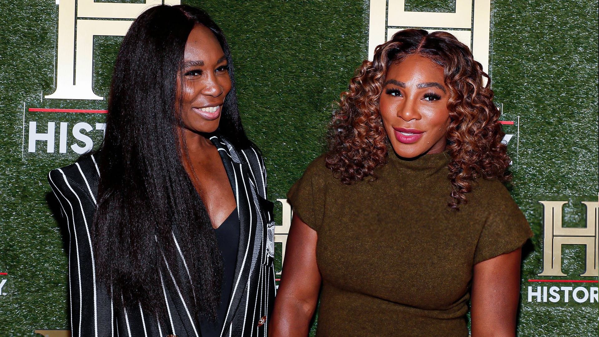 Venus Williams gets a surprise visit from sister Serena Williams