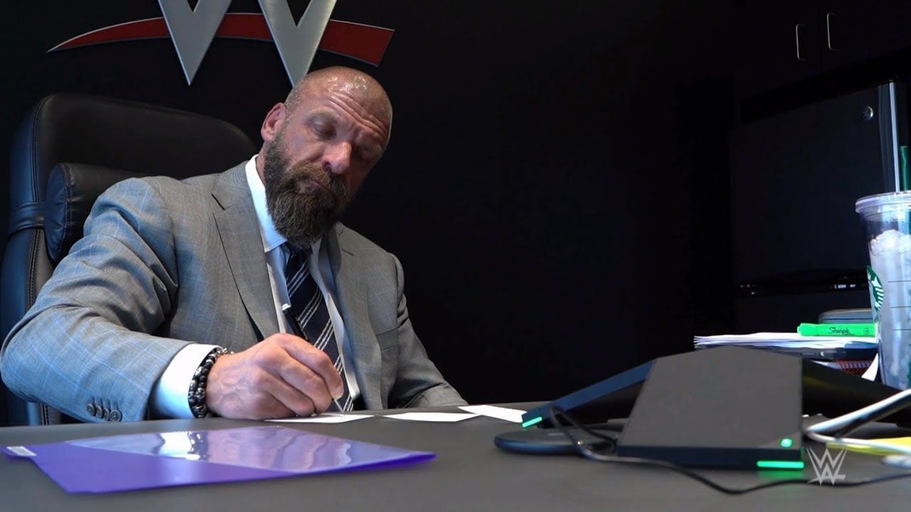 Popular superstar signs big contract extension with WWE