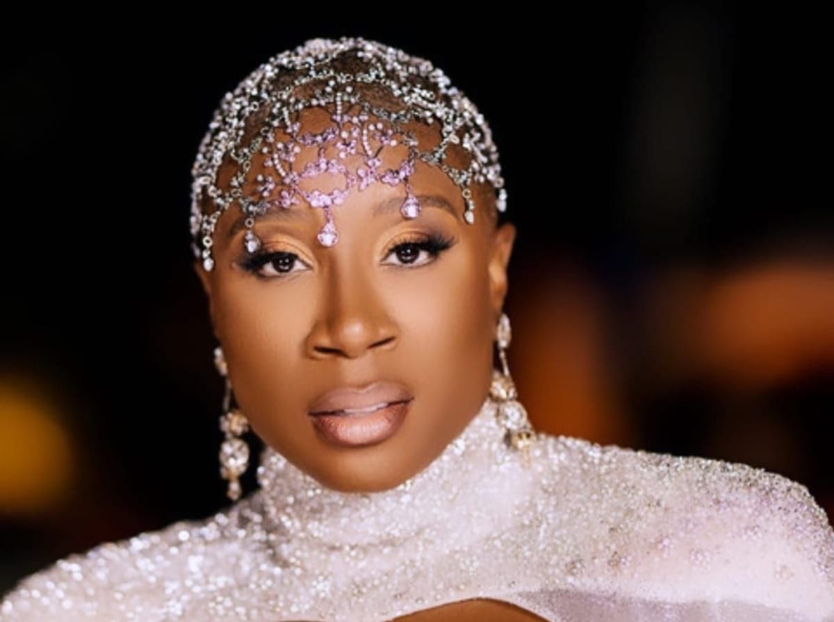 Who plays Hen on 911?