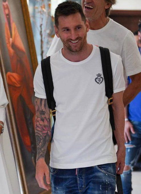 Lionel Messi lands in Barcelona with 15 suitcases amid rumors over Camp ...