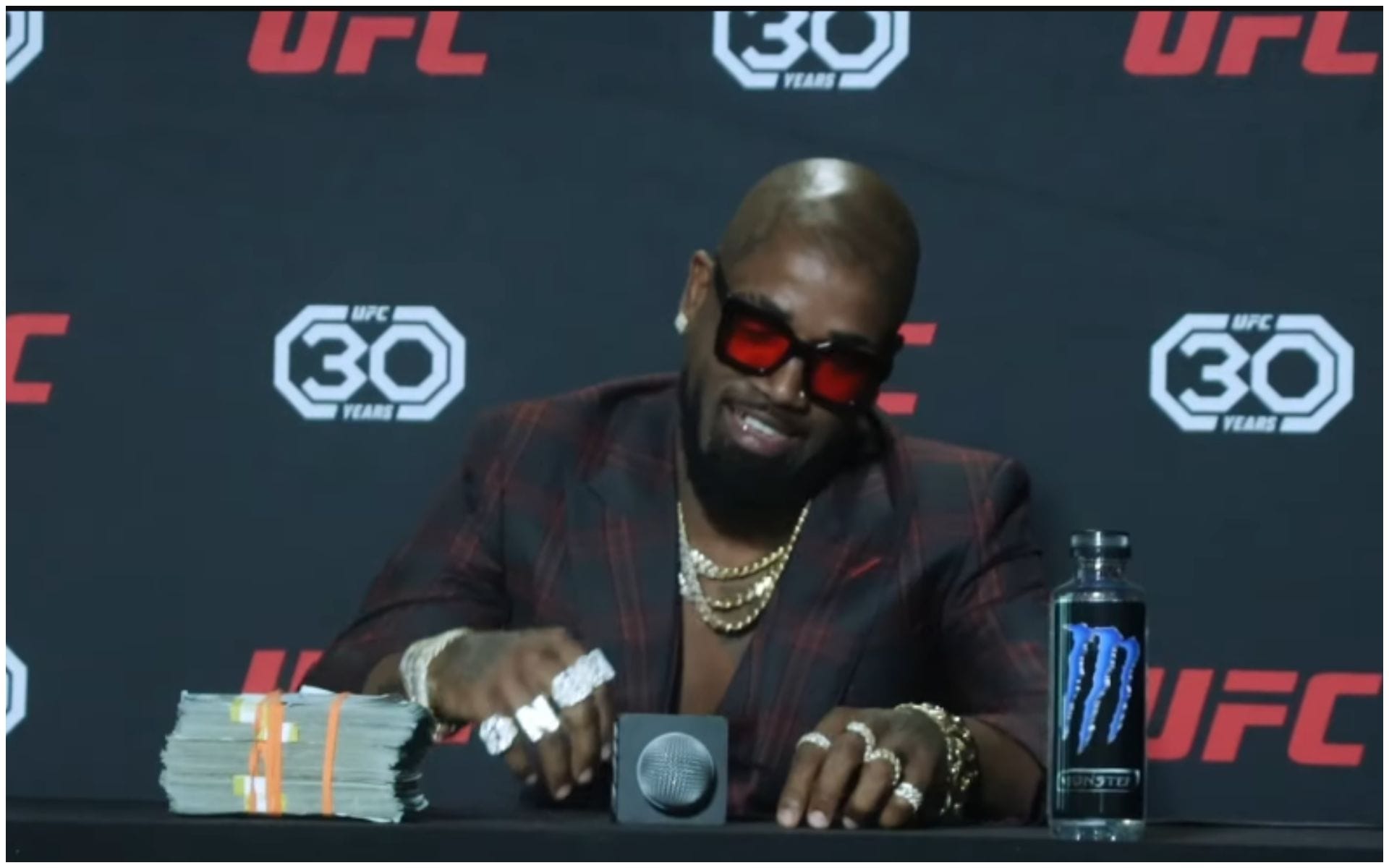 Bobby Green vs. Jared Gordon: WATCH: Bobby Green brings $60,000 cash to ...