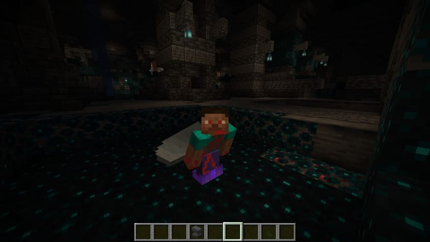What does Swift Sneak enchantment do in Minecraft?