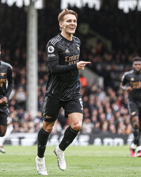 "Saka got flashbacks from Euros," "Arsenal going trophyless" - Twitter ...