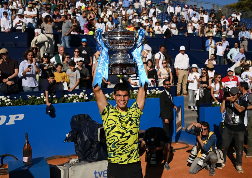 Carlos Alcaraz jumps into the pool with ball kids after winning the ...