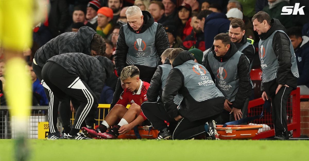 Journalist issues Lisandro Martinez injury update after the Manchester ...