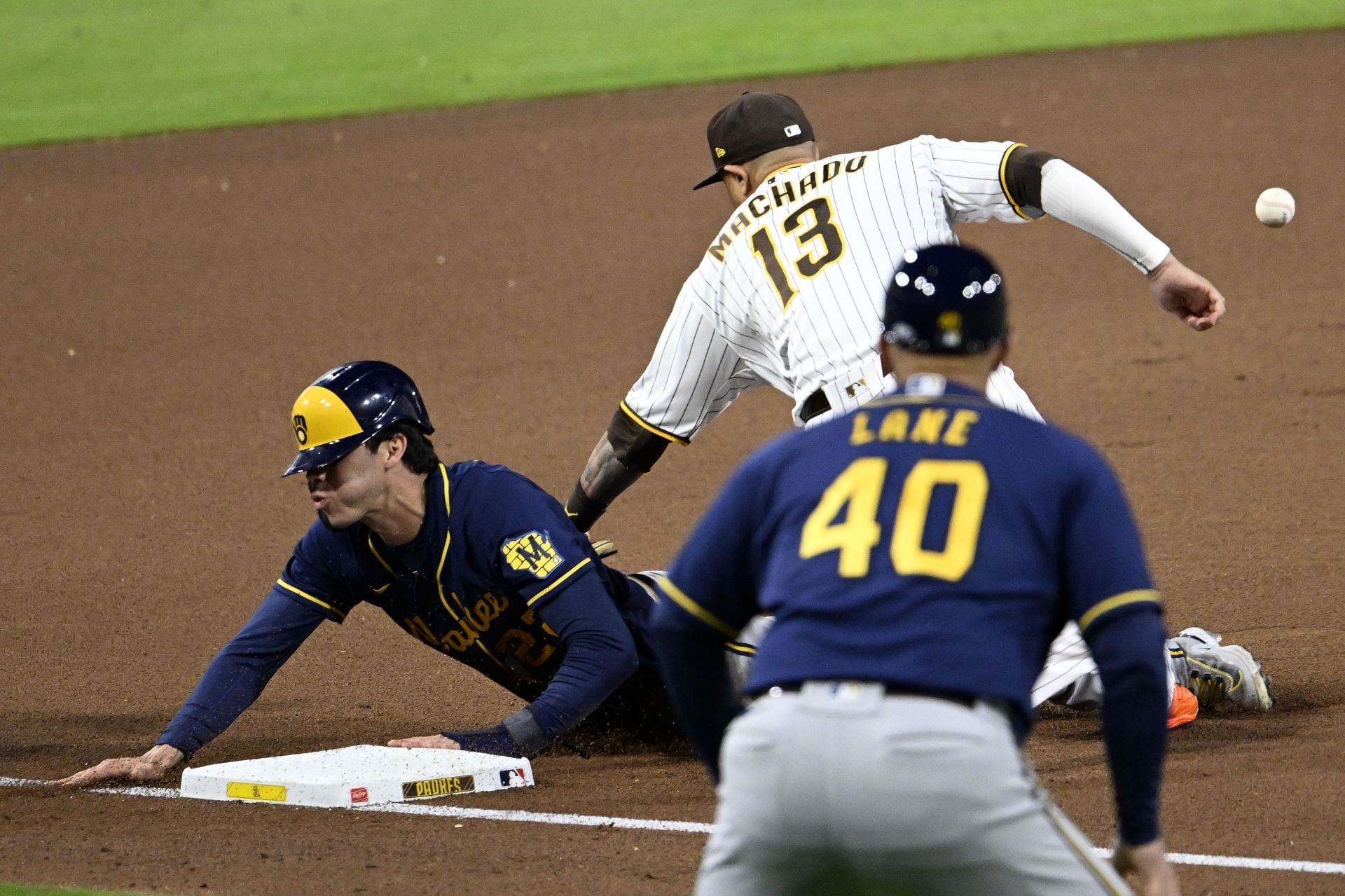 San Diego Padres fans frustrated as team falls in extra innings to Milwaukee Brewers: "Such an ...