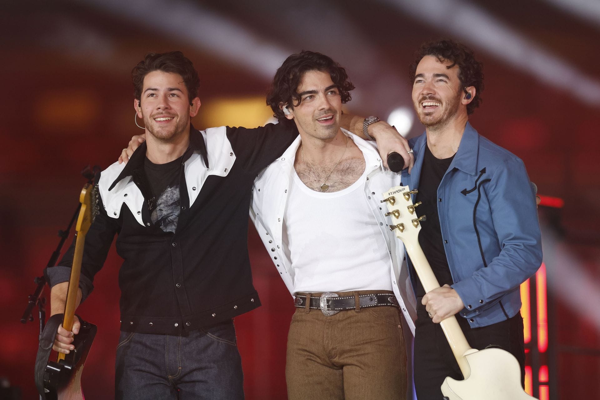 Pop rock icons Jonas Brothers makes a funny blunder, addressing ...
