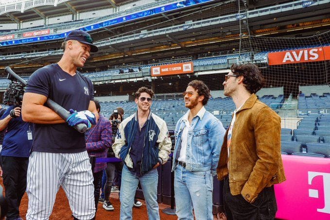 Pop rock icons Jonas Brothers makes a funny blunder, addressing ...