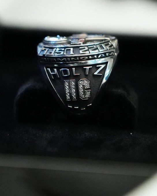 How old is the USFL? Exploring the history of the league and past ...