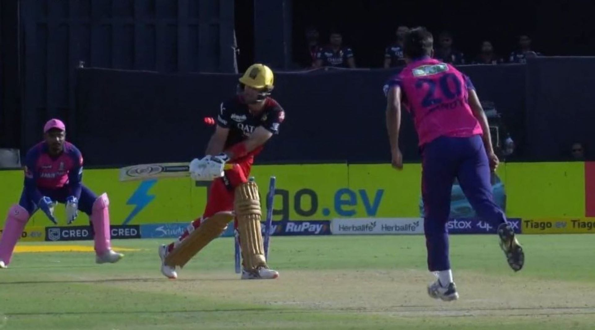 [Watch] Glenn Maxwell dismissed trying to play a reverse sweep in RCB ...