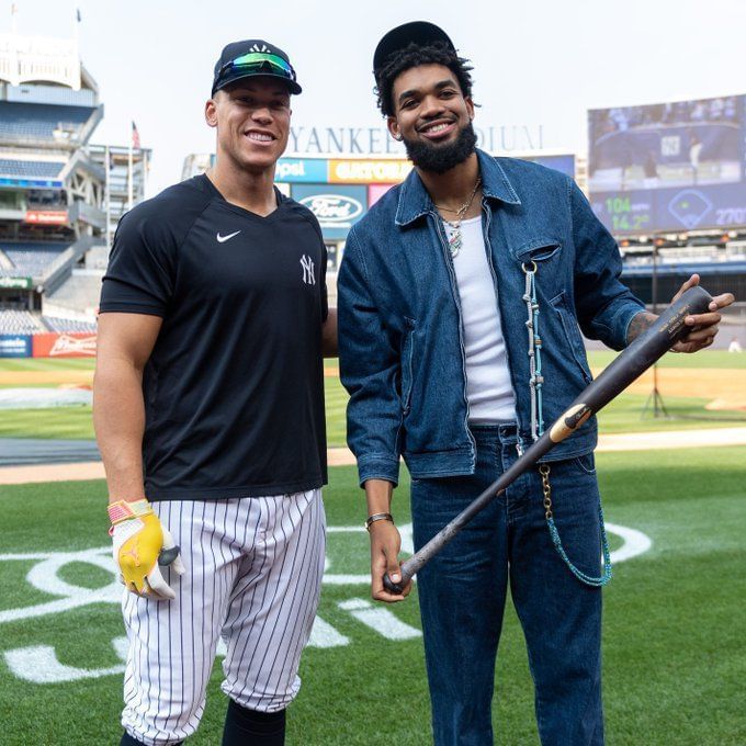 MLB Twitter astonished by Aaron Judge posing next to 7-foot NBA star ...