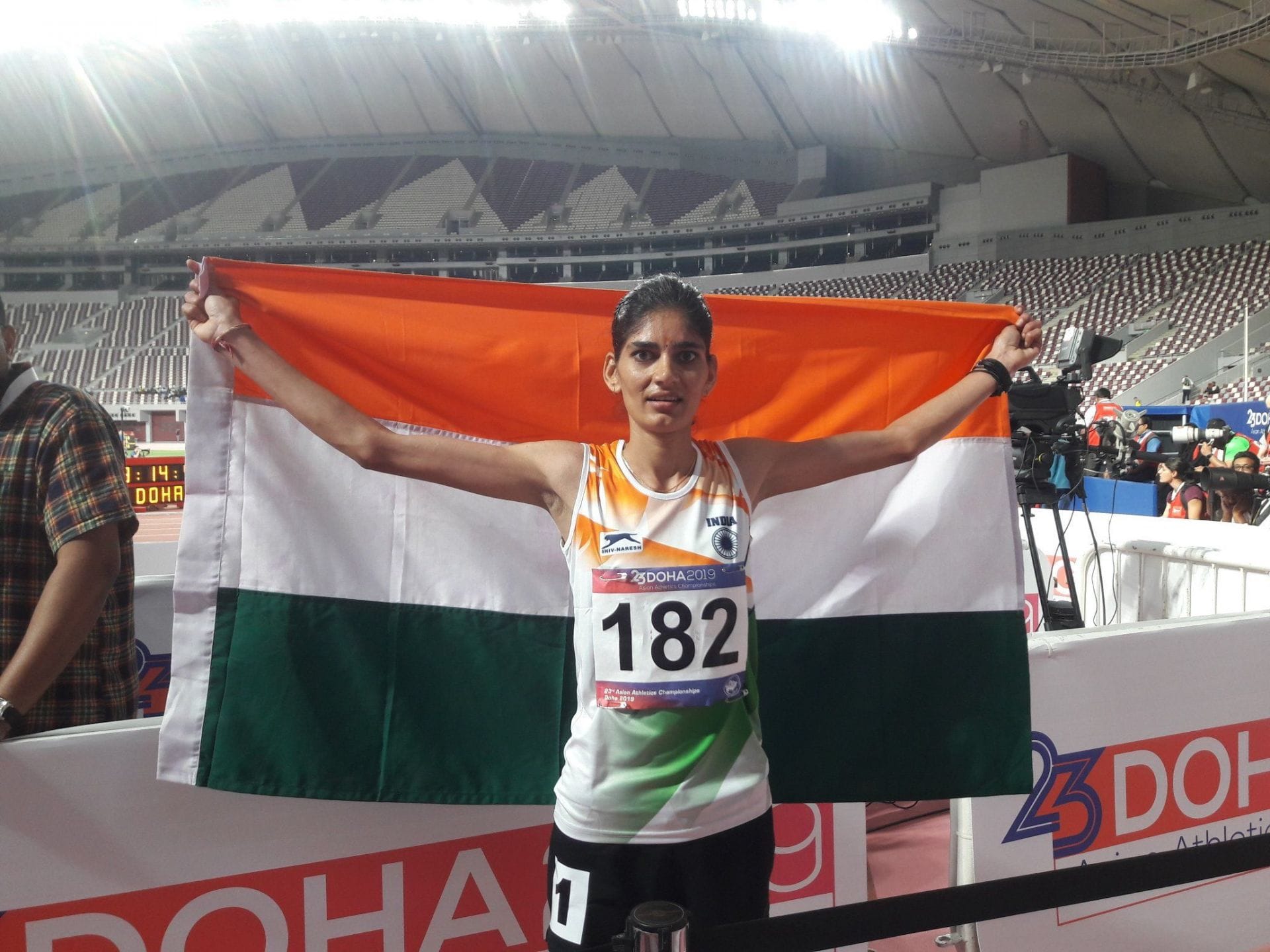 Track Night NYC: Parul Chaudhary wins women's 3000m Steeplechase at ...