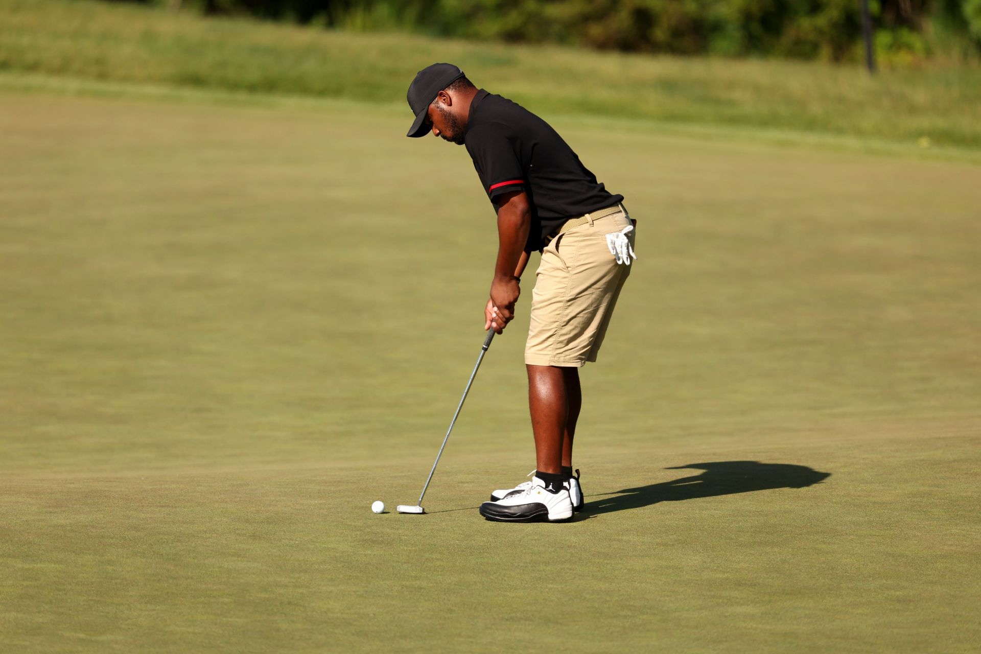 Harold Varner III dominates with 2 eagles, takes commanding lead at LIV ...