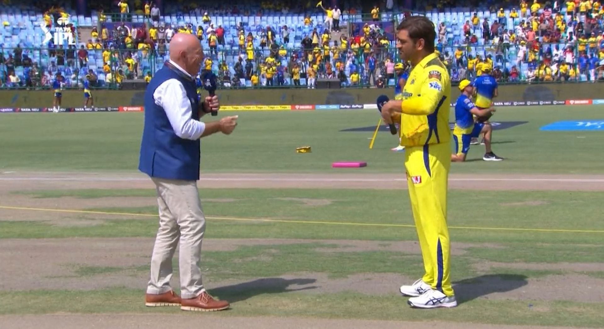 [Watch] Danny Morrison makes hand gesture to MS Dhoni to confirm ...