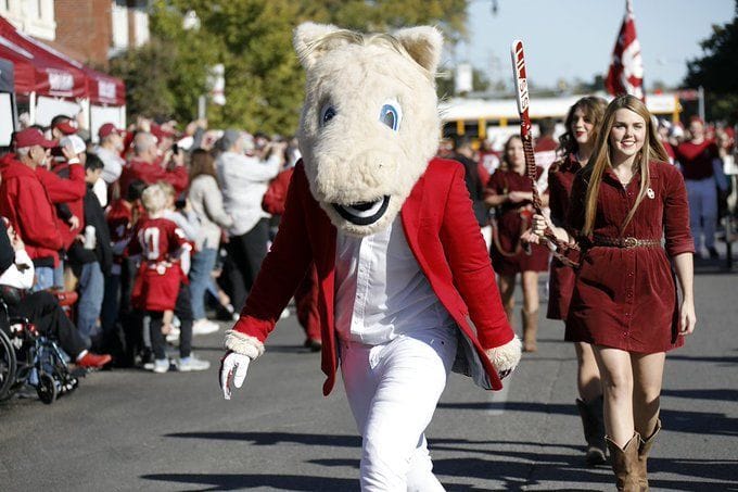 Who is Bob Stoops' wife, Carol Stoops? Renegades head coach's personal ...