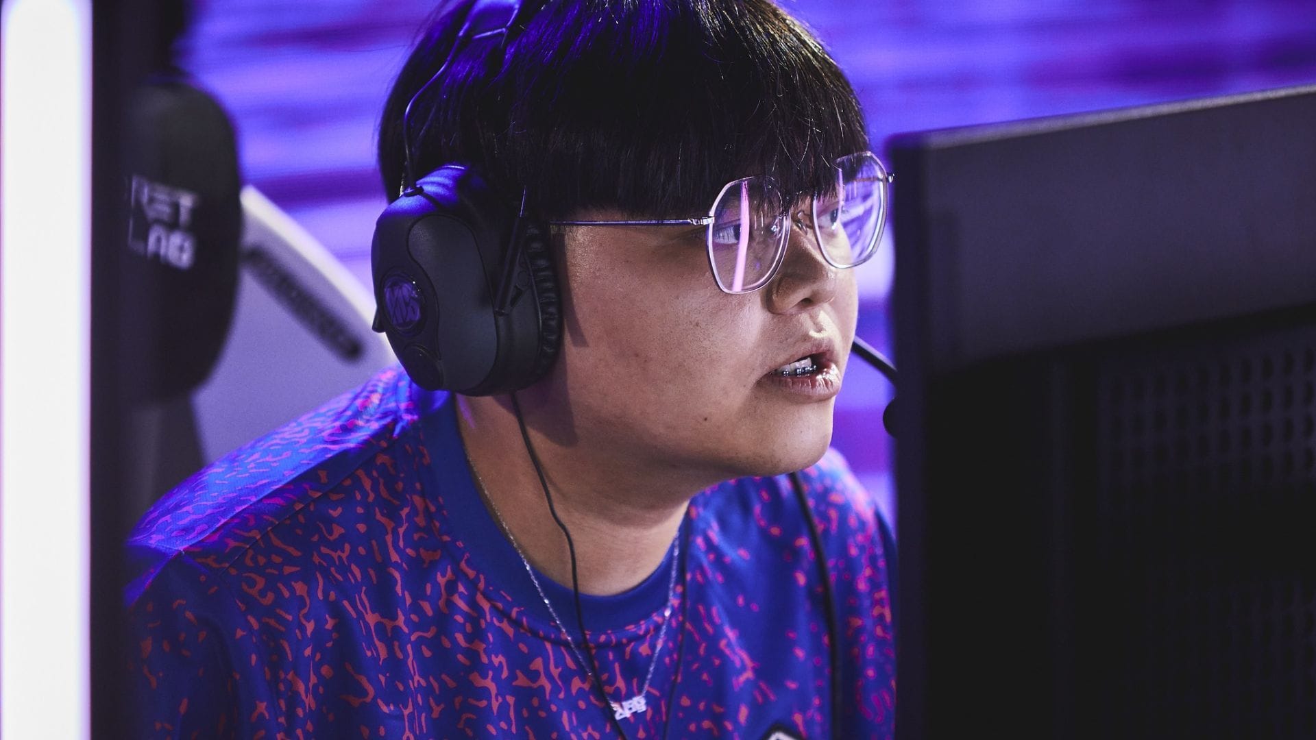 d4v41 Valorant settings (2023): Crosshair, configuration, keybinds, sensitivity, and more