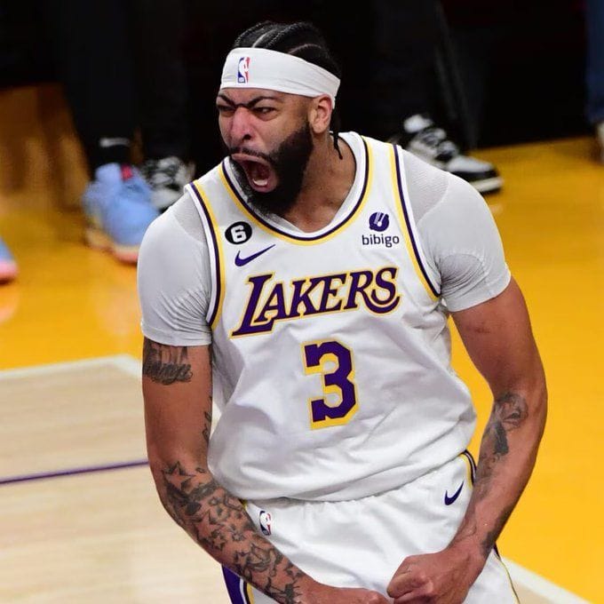"Carrying LeBron per usual" - LA Lakers fans in awe of Anthony Davis ...