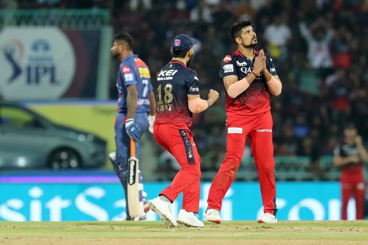 "Delhi are not able to play spin at all" - Aakash Chopra wants RCB to ...