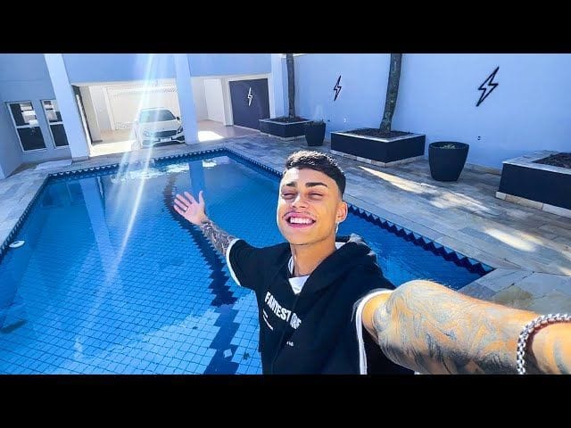 iShow's Profile, Net Worth, Age, Height, Relationships, FAQs