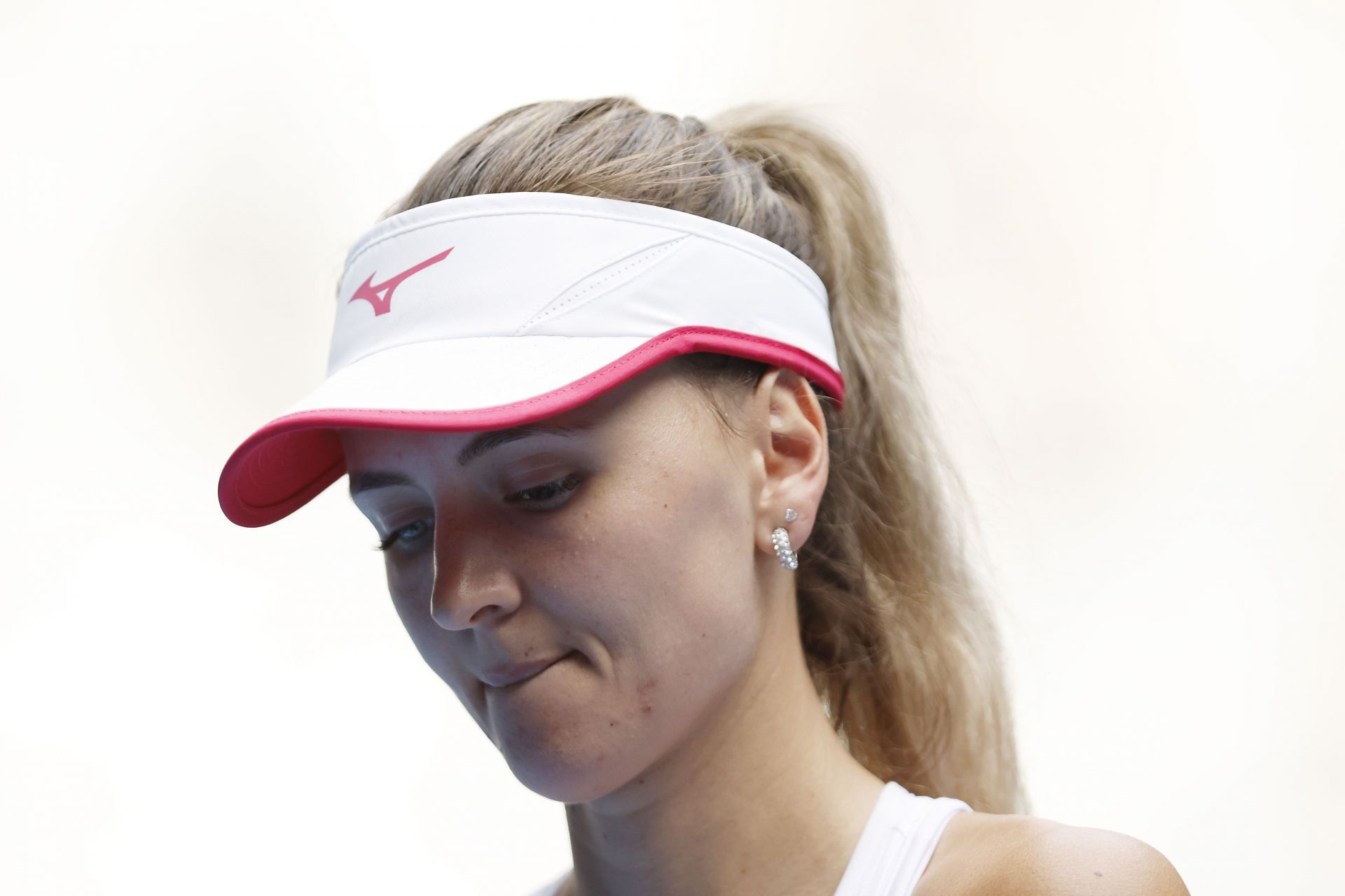 Ukraine-born Maryna Zanevska panics as siren goes off during tennis ...