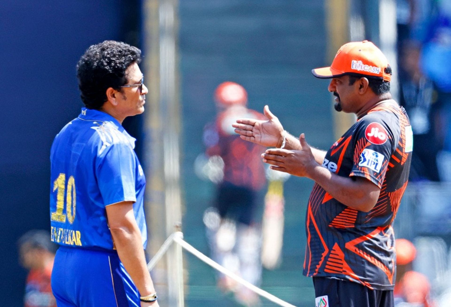 [Watch] "A legendary pre-match catch-up" - Sachin Tendulkar interacts ...