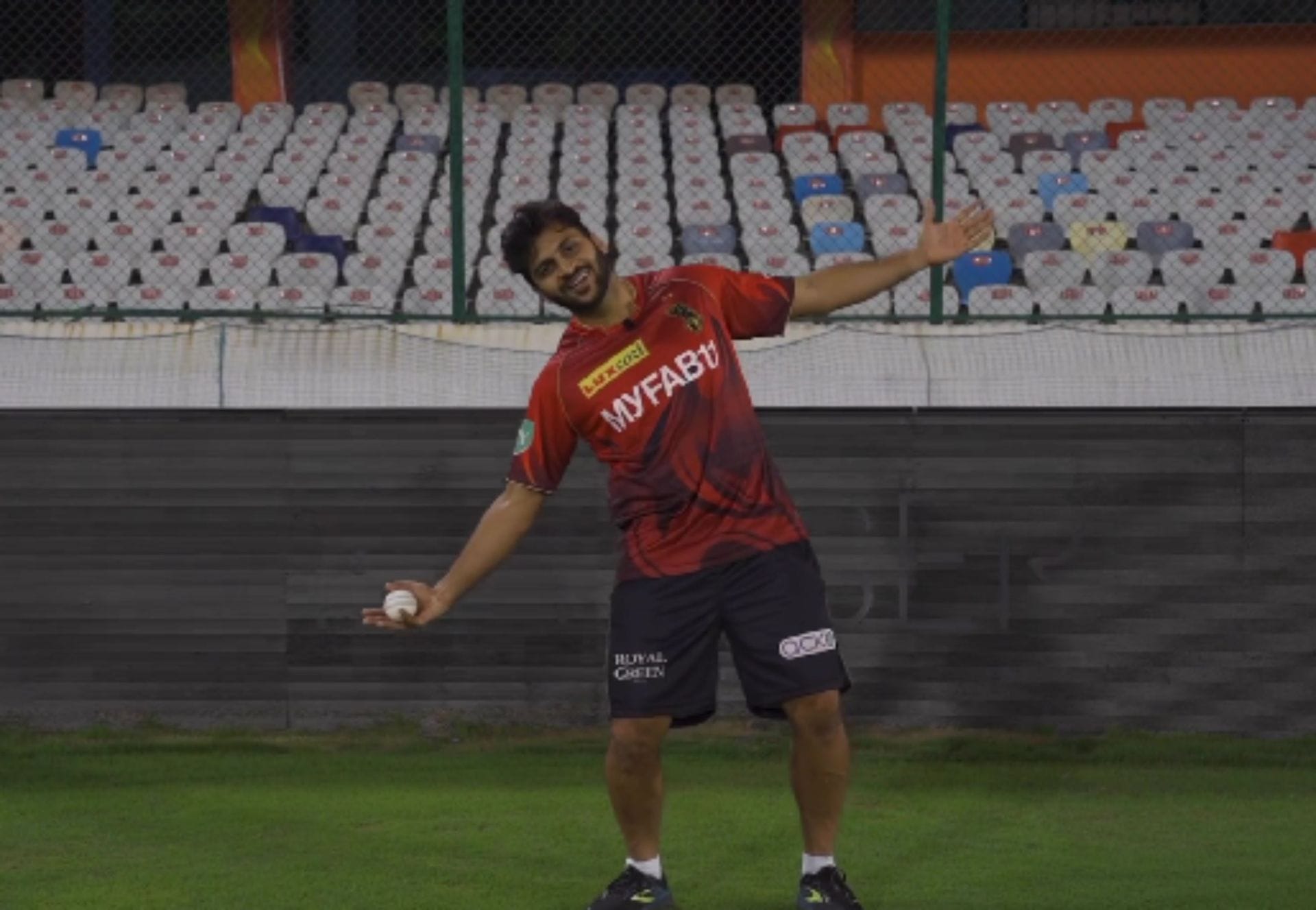 [Watch] KKR all-rounder Shardul Thakur takes a catch with famous SRK pose