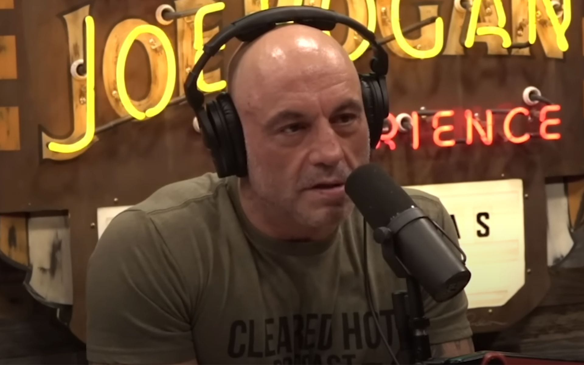 The time Joe Rogan forgot the name of a top UFC star live on JRE [VIDEO]