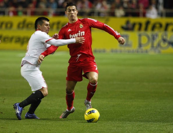 Medel’s madness – Yet another red for ‘The Pitbull’