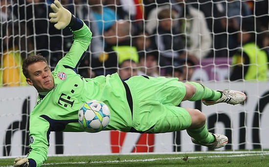 Manuel Neuer wins IFFHS World's Best Goalkeeper of 2014 award