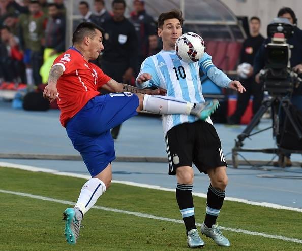Video: Gary Medel kicks Lionel Messi in the stomach during Copa America ...