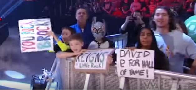 5 Best crowd signs from WWE Raw: January 16th, 2017