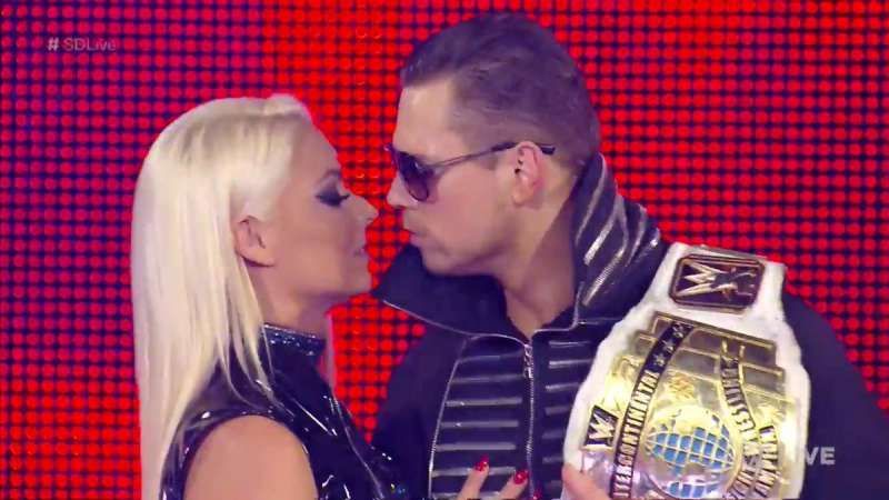 16 WWE Divas without makeup